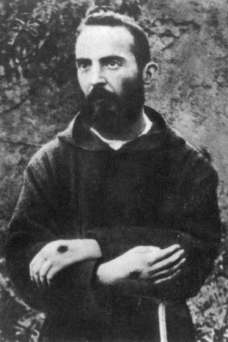 Os estigmas: visíveis e invisíveis - Padre Pio: Portugal