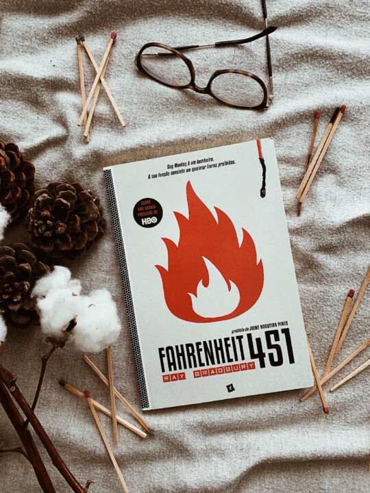Review | Fahrenheit 451 - a thousand books
