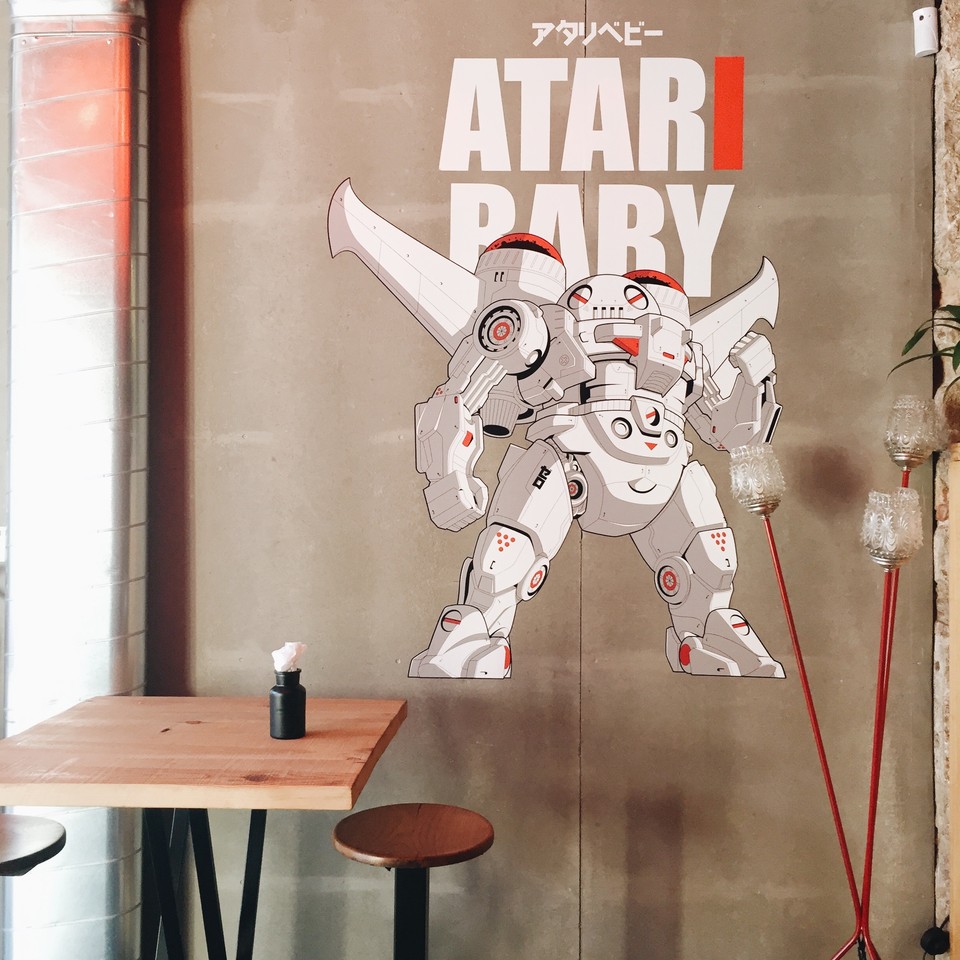 Atari Baby: Comida japonesa, Arcade e Karaoke - Rita da Nova