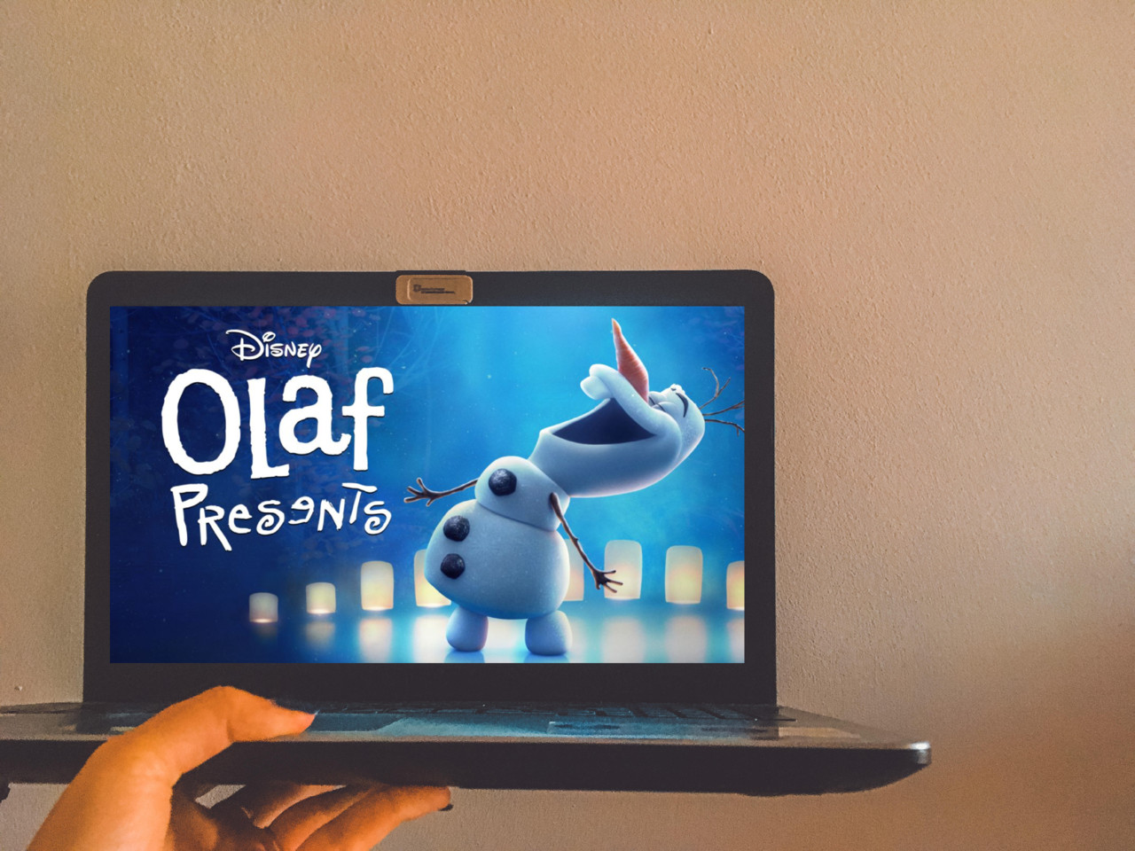 Olaf Presents (2021) - Attention