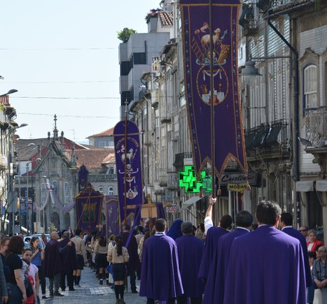 III CORTEJO DOS GUIÕES DOS PASSOS DESFILA EM BRAGA - BLOGUE DO MINHO